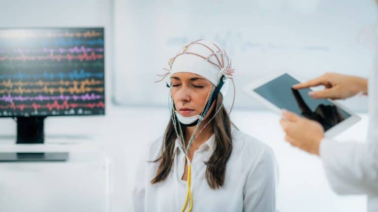 Biofeedback vs Neurofeedback: A Comprehensive Comparison