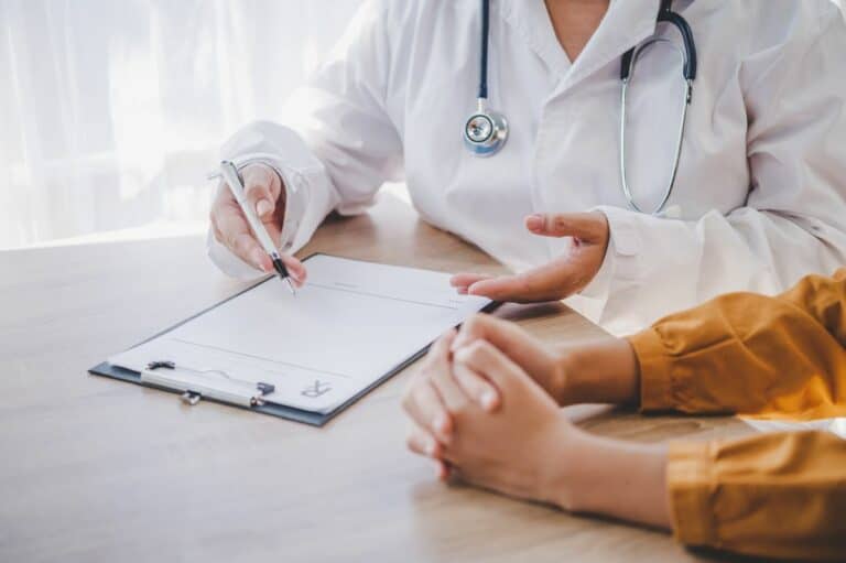 Therapist vs. Psychiatrist: Key Differences Therapist vs. Psychiatrist: Key Differences