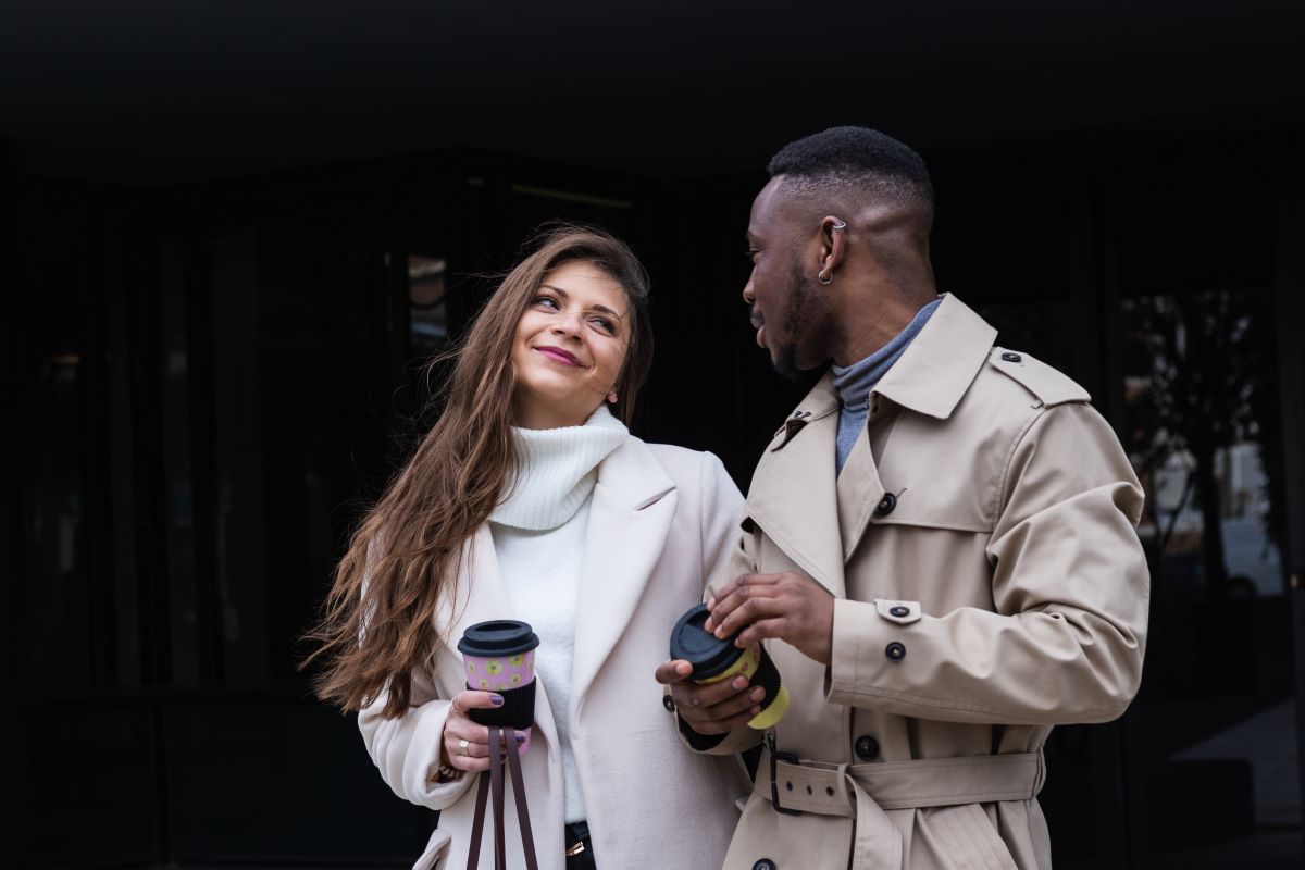 How to Tell if a Bipolar Man Loves You: 13 Signs & Behaviors