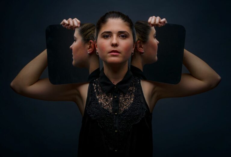 Female Narcissist Characteristics: All You Need to Know