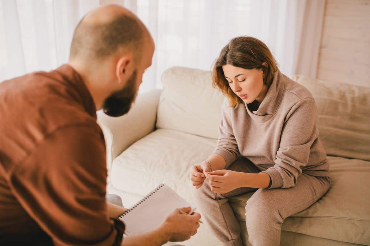 Therapist vs. Psychiatrist: Key Differences Therapist vs. Psychiatrist: Key Differences